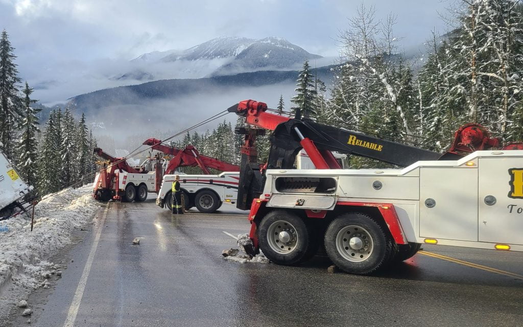 Heavy-Duty Towing Near Me | Alberta Canada | Reliable Fleet Services