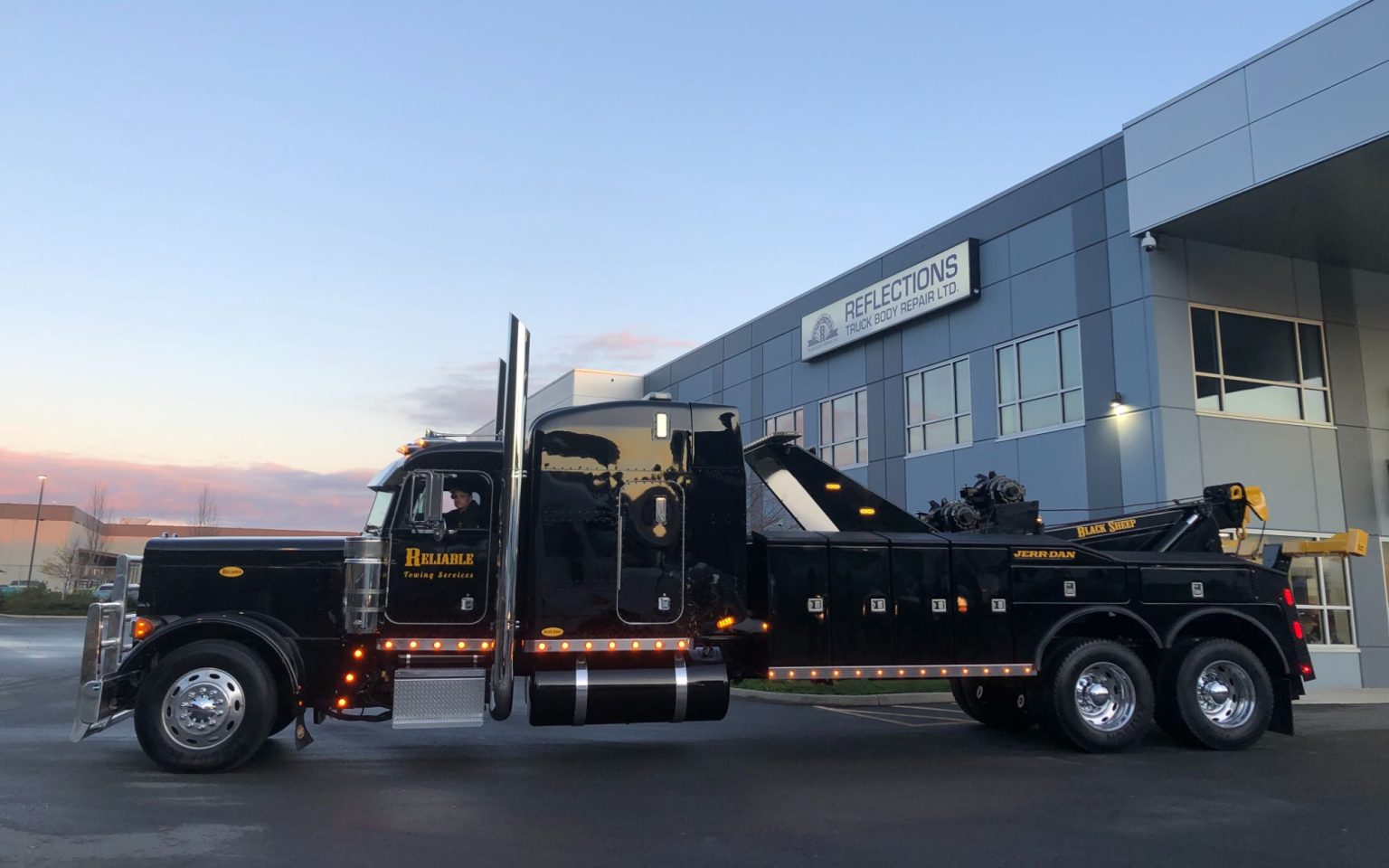 Heavy-Duty Towing Services | Reliable Fleet Services